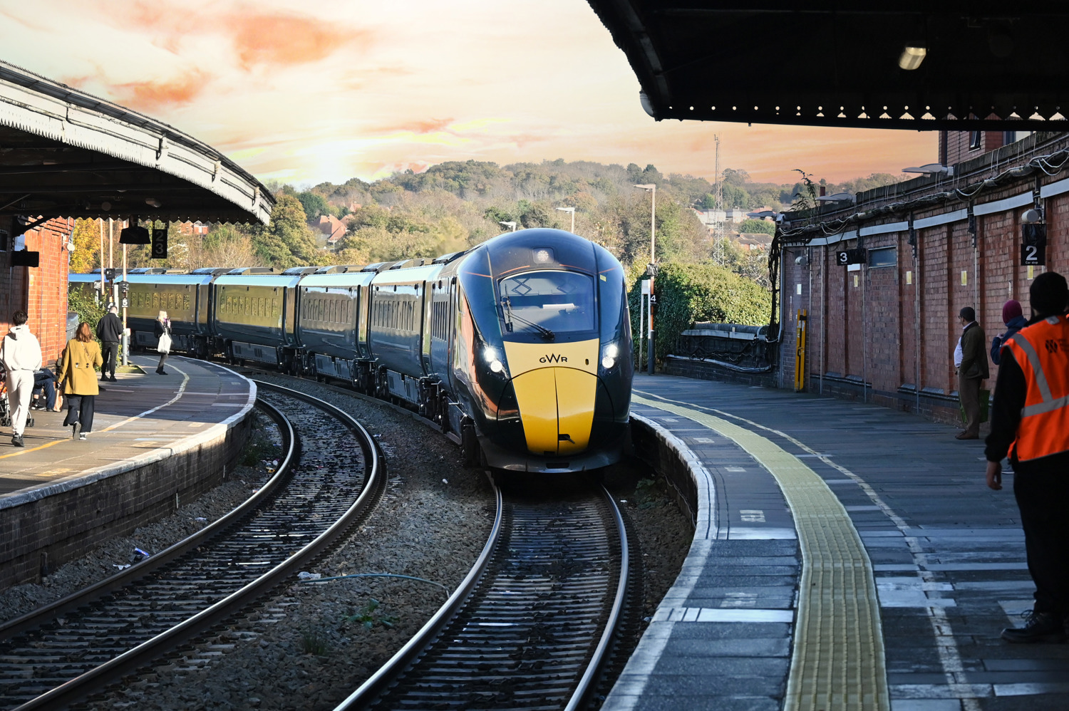 Midlands Connect | MP shows support for Worcestershire rail plans. Midlands Connect | MP shows support for Worcestershire rail plans.